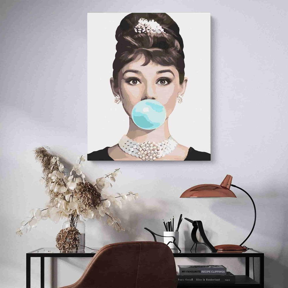 Cuadro Audrey Hepburn chicle - Pintar Números® – Pintar Números®